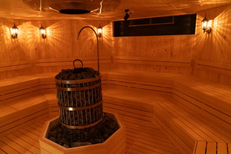 都内駅前、最大級!? 三鷹の温浴施設「FLOBA」最速リポート - SAUNA BROS.WEB | サウナブロスウェブ